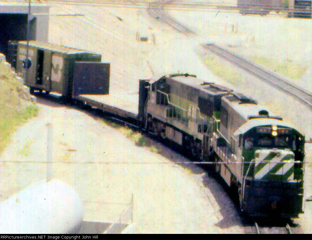 1015-20a BN freight takes the hump bypass tunnel at Northtown Yard